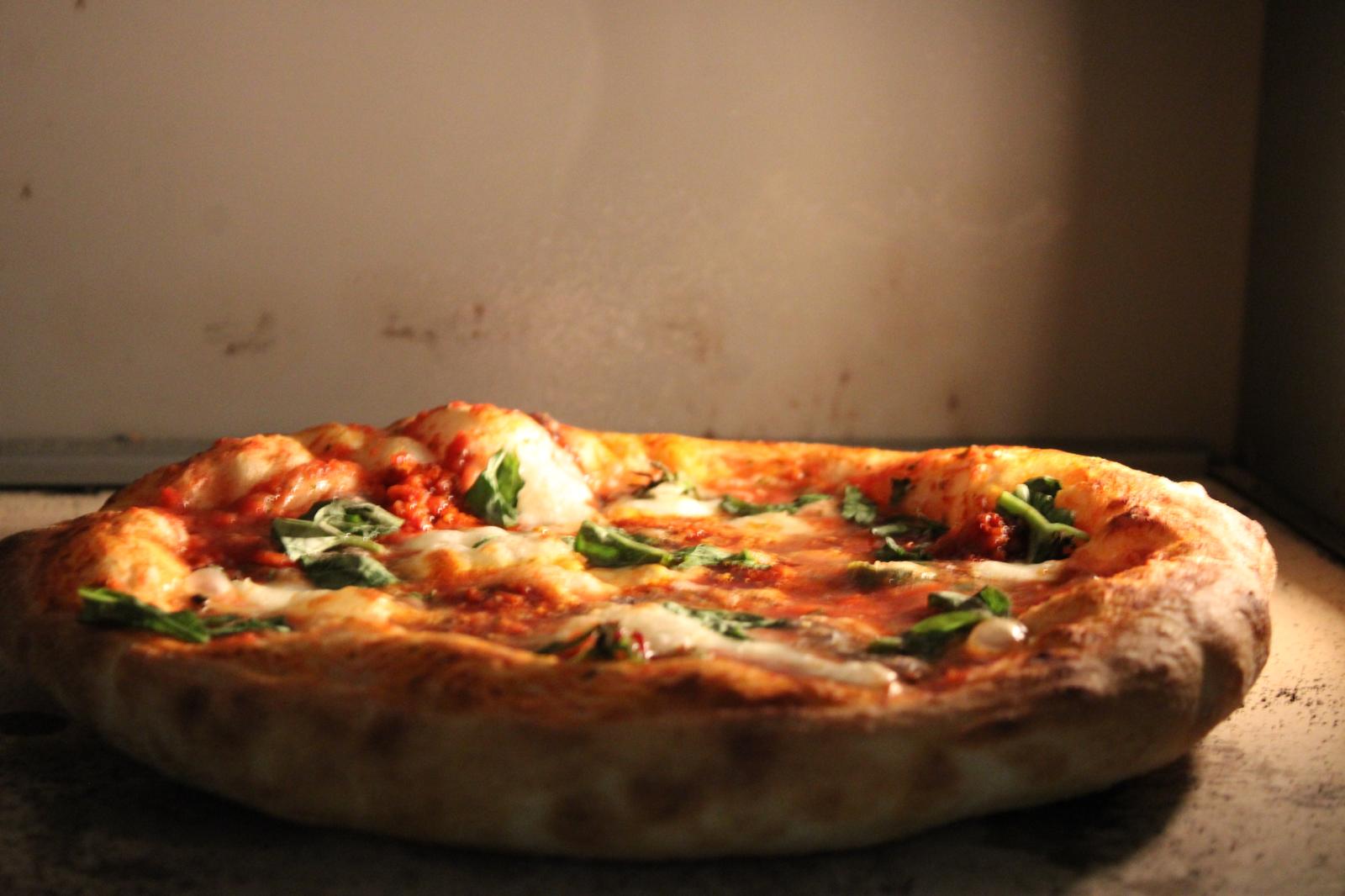 Midweek Pizza Deal For Two | A Part of the Vinesteins Family.